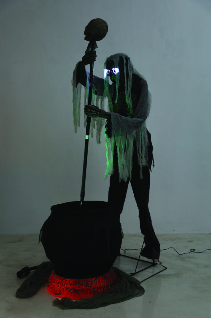 Cauldron Creep - Realistic Skeleton with Motion Sensor - The Mad Hatter